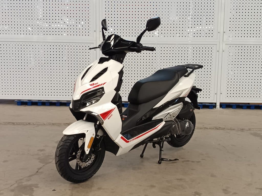 Cumpara Scuter benzina, motor 50cc, model R9, viteza maxima 45 km/h, alb
